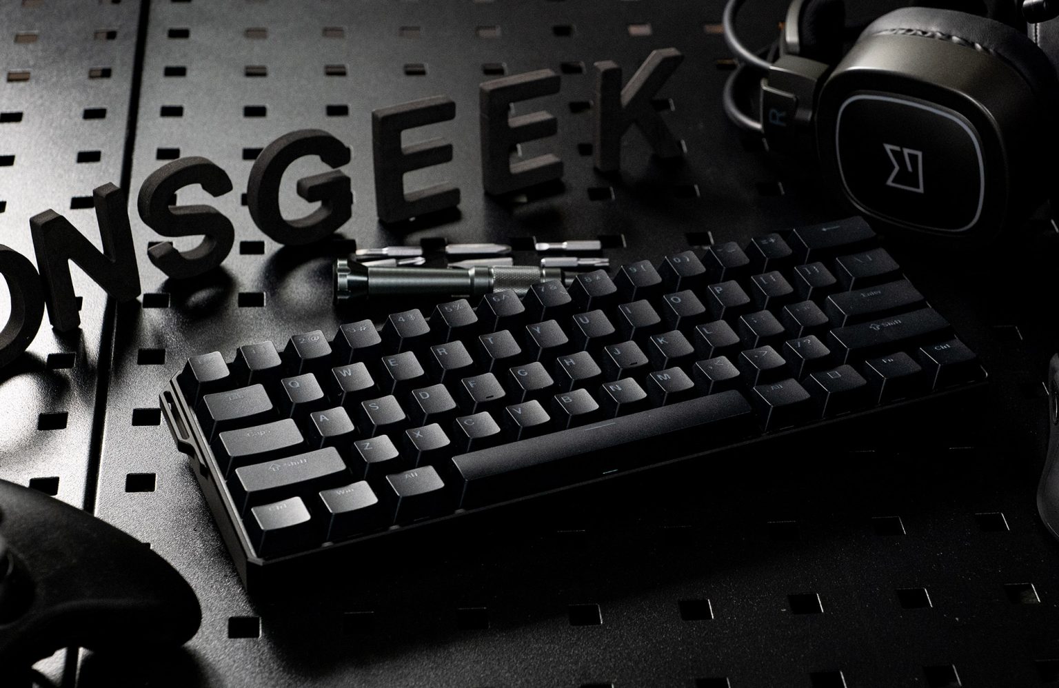 MonsGeek - Make Cool Gears Accessible.